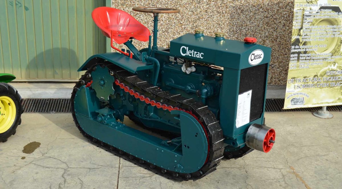 TRACTORS – Vintage Tractor Museum