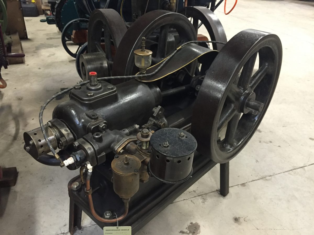 ENGINES – Vintage Tractor Museum